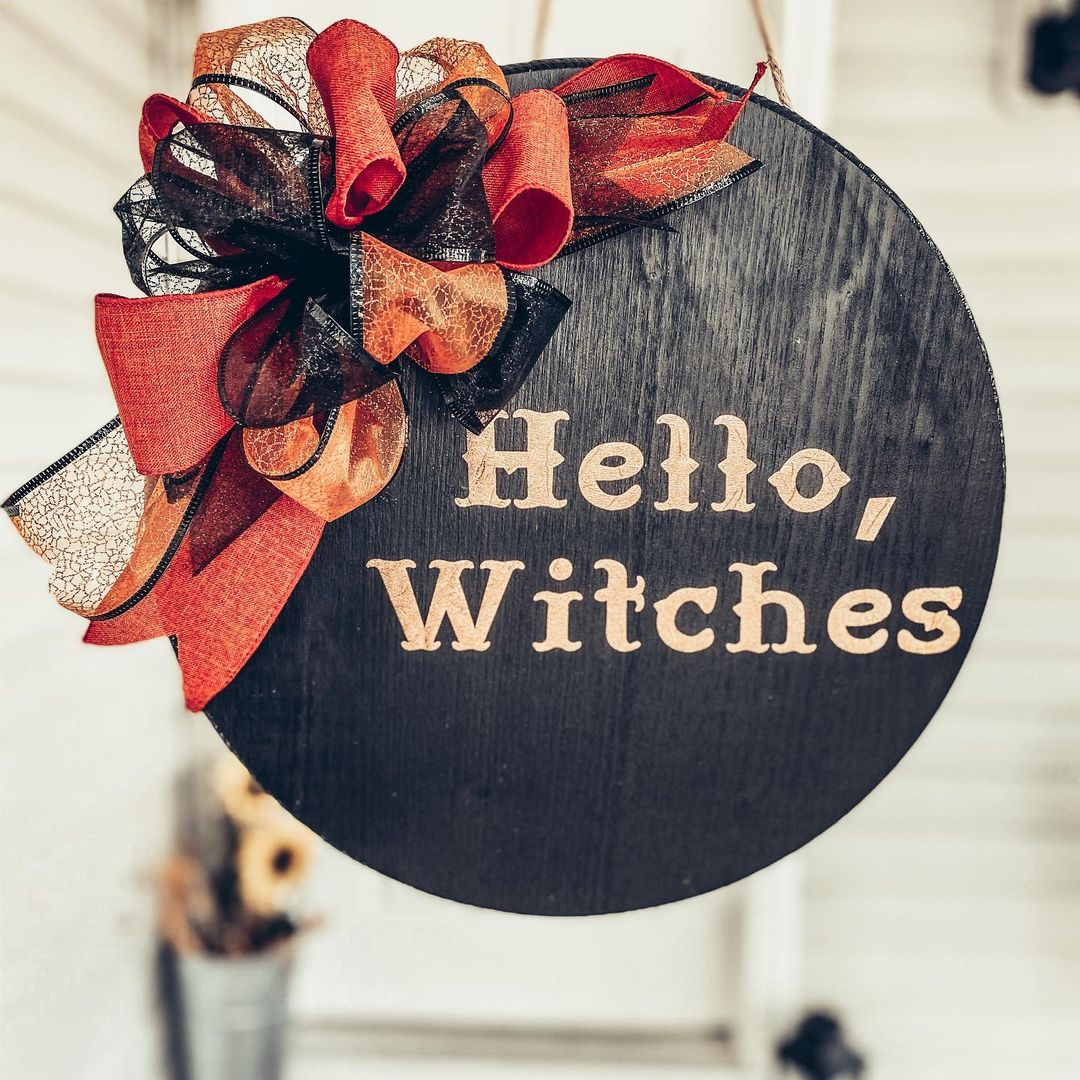 26 Spooktacular DIY Halloween Door Signs to Welcome Your Guests ...