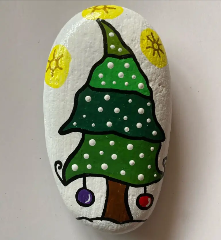 25 DIY Christmas Rock Painting Ideas - DiscussDiy